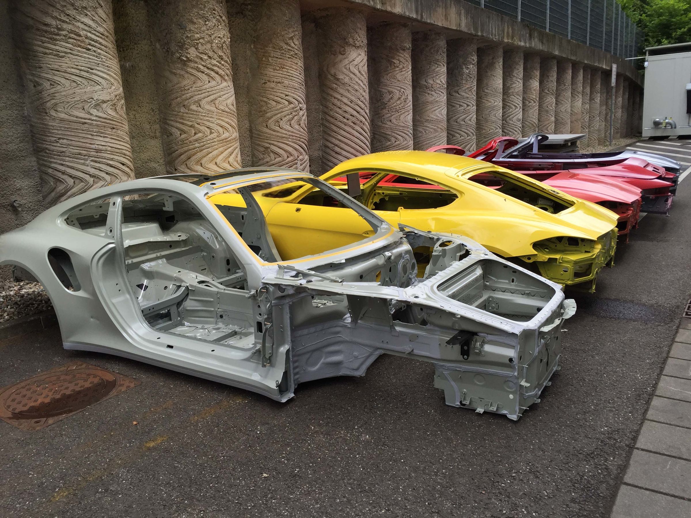 Entlacken von Fahrzeugen | Thermo-Clean Group